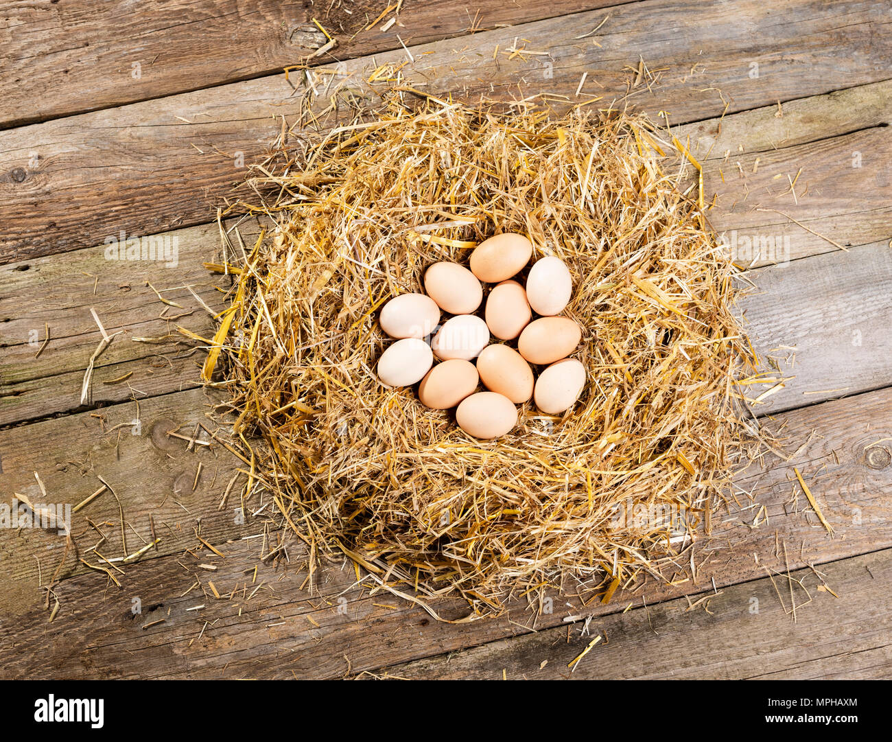 eggs in hay basket basket with straw Stock Photo - Alamy