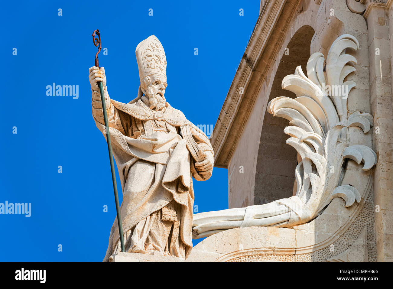 Statue on Cathedral of Syracuse in the city center of old Siracusa ...