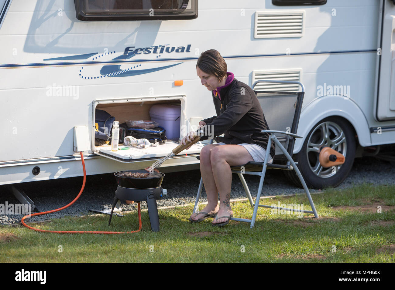 Campers and Caravaners enjoy the early morning sunshine in Kent ...