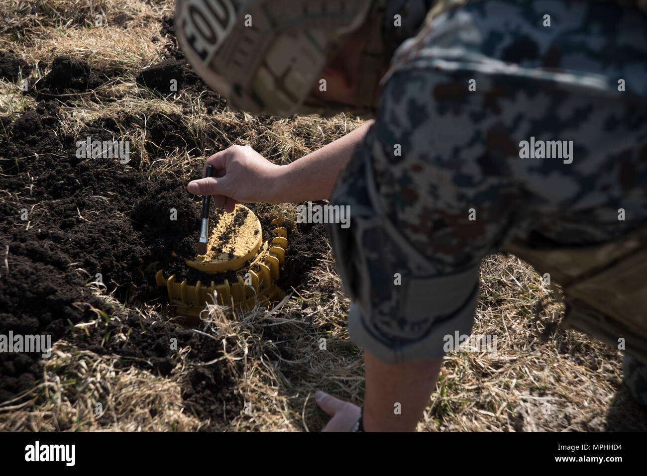 Landmine removal hi-res stock photography and images - Alamy
