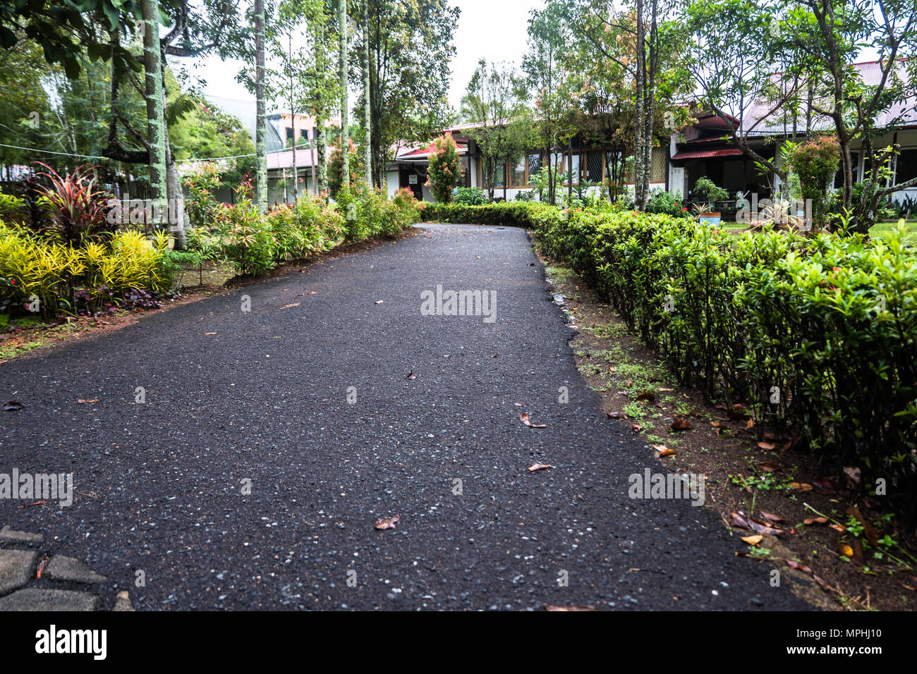 Outdoor walkway hi-res stock photography and images - Alamy