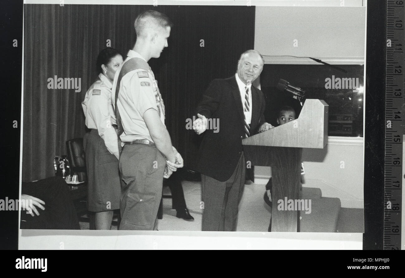 ROSKENS- END HUNGER AWARDS 1990 - Man giving award from podium Stock ...