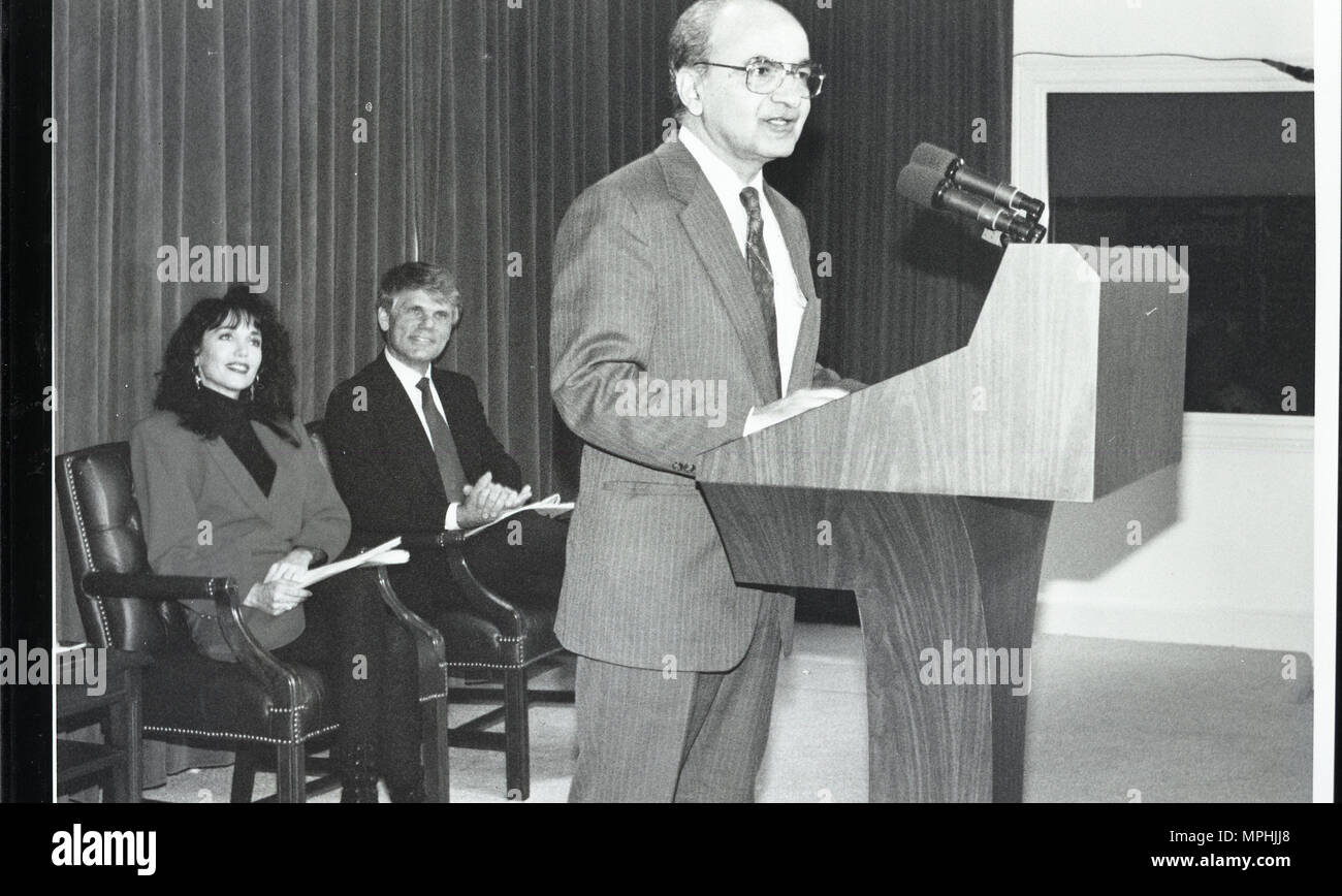 ROSKENS- END HUNGER AWARDS 1990 - Speaker at the podium Stock Photo - Alamy