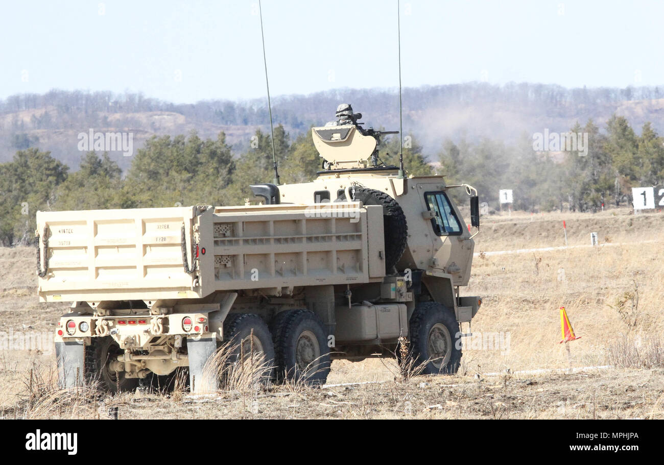 A U.S. Army Reserve Soldiers with 327th Engineer Company, 416th Theater ...