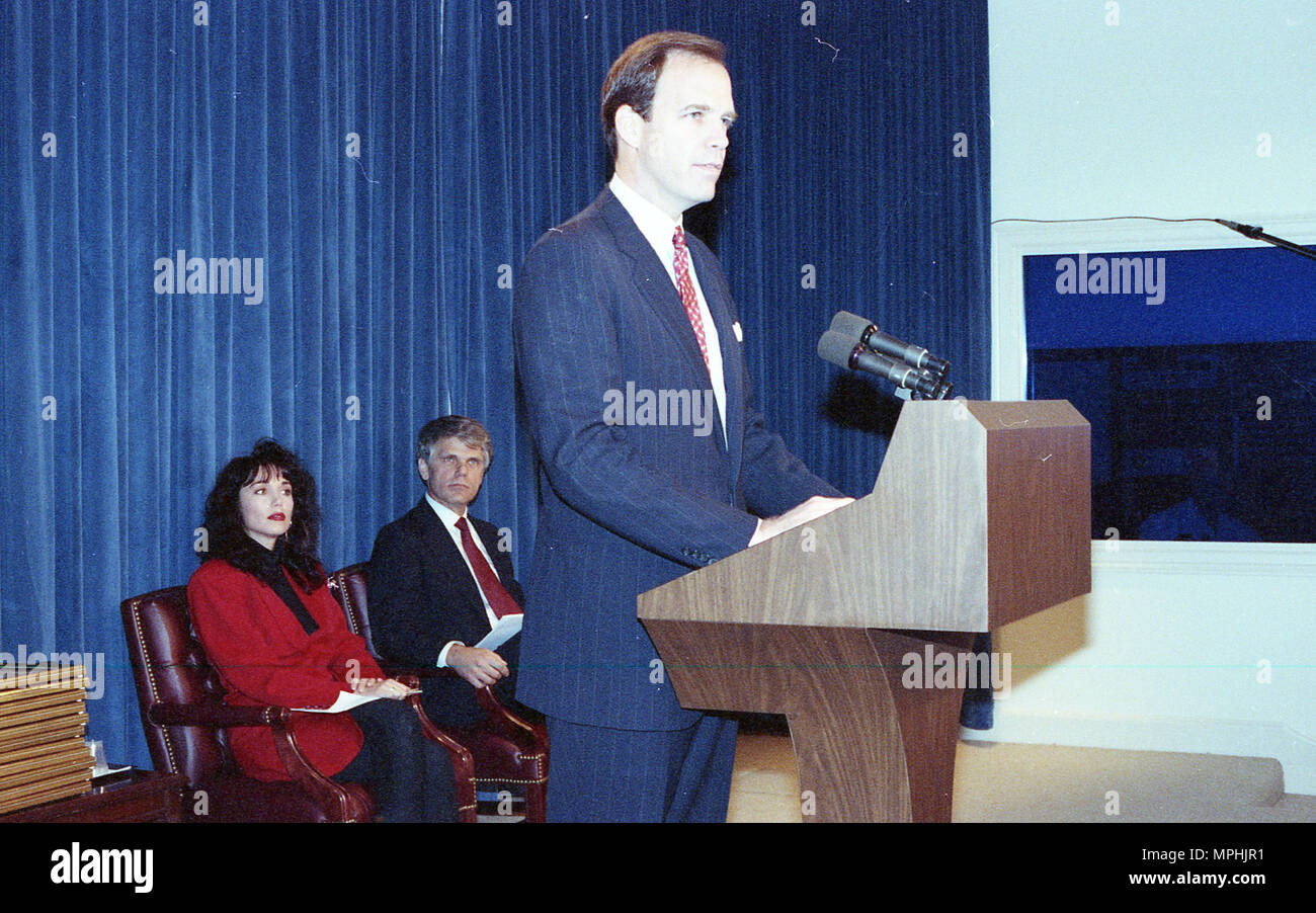 ROSKENS- END HUNGER AWARDS 1990 - Man speaking at podium Stock Photo ...