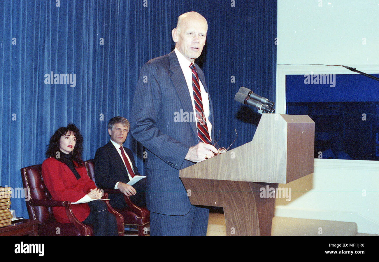ROSKENS- END HUNGER AWARDS 1990 - Man speaking at podium Stock Photo ...