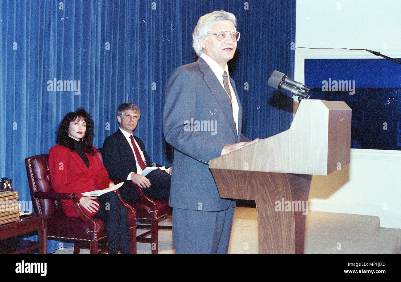 ROSKENS- END HUNGER AWARDS 1990 - Man speaking at podium Stock Photo ...