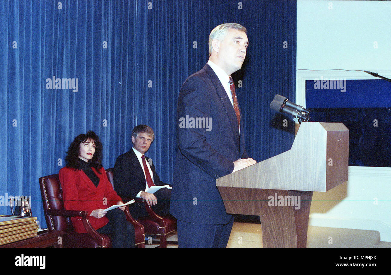 ROSKENS- END HUNGER AWARDS 1990 - Man speaking at podium Stock Photo ...