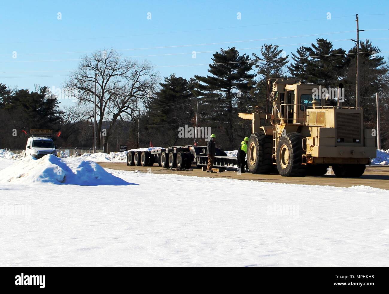 Trailer loading unloading docks hi-res stock photography and images - Alamy