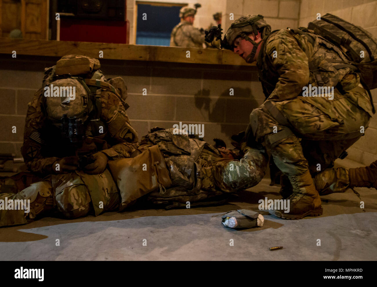 U.S. Army Soldiers assigned to the 101st Airborne Division (Air Assault ...