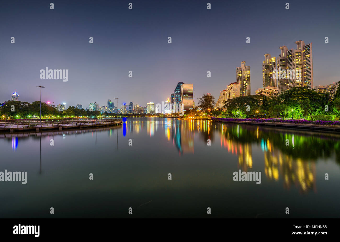 Lake Ratchada situated in the Benjakitti Park in Bangkok at nigh Stock ...