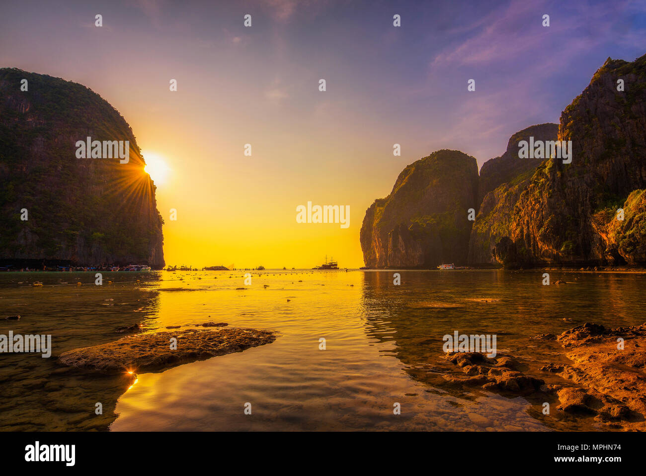 Maya bay thailand tourists hi-res stock photography and images - Alamy