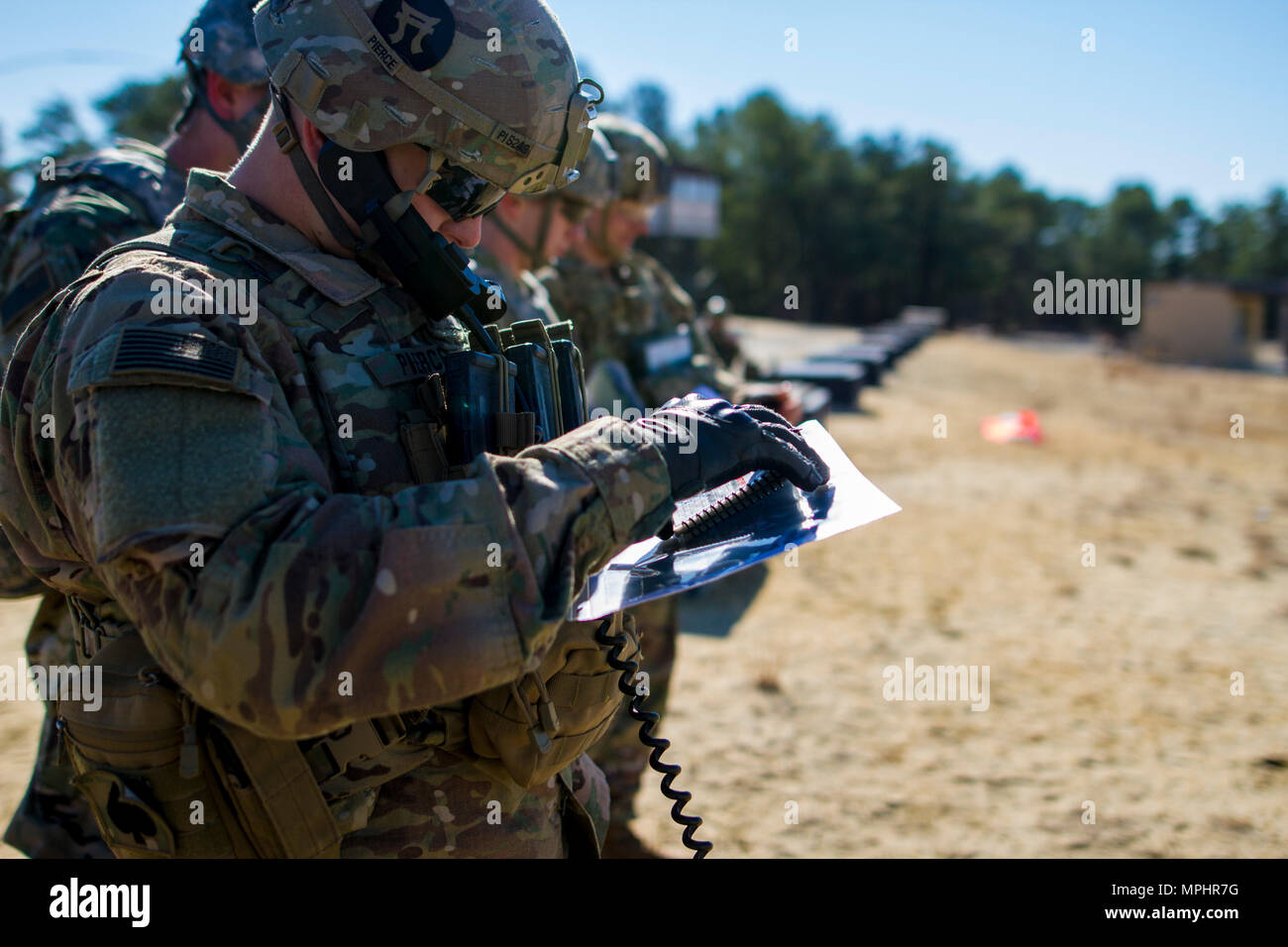 U.S. Army Soldiers assigned to the 101st Airborne Division (Air Assault ...
