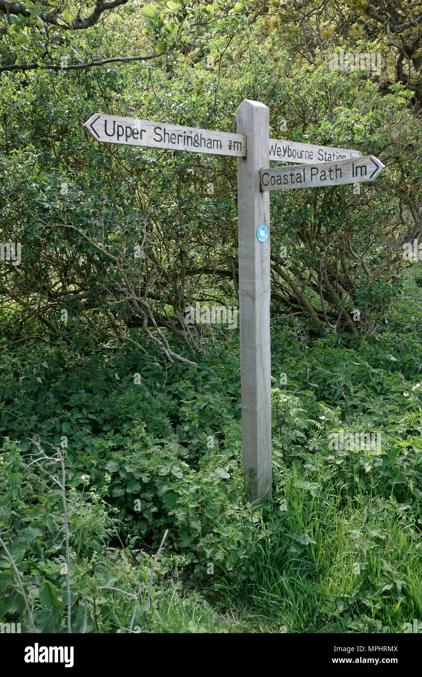 Sign post directing tourism hi-res stock photography and images - Alamy