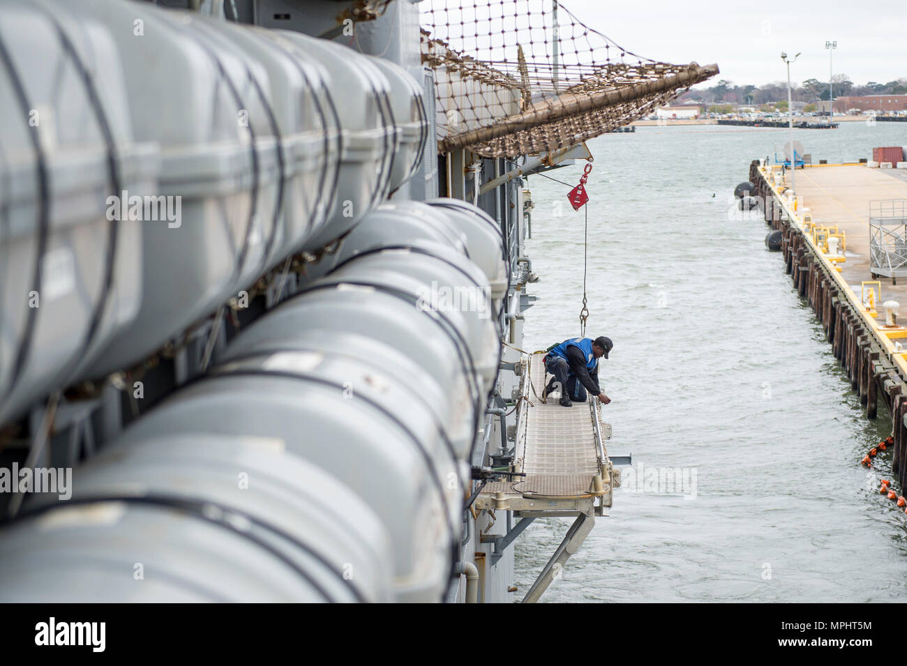 Ship accommodation ladder pier hi-res stock photography and images - Alamy