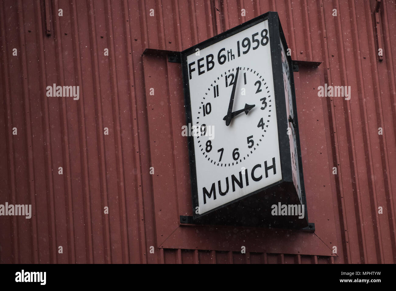 The munich clock at old trafford hi-res stock photography and images ...