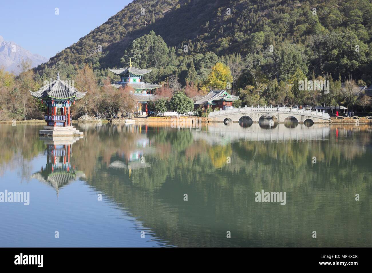 Black Dragon Pool (Old Town of Lijiang, Yunnan, China Stock Photo - Alamy