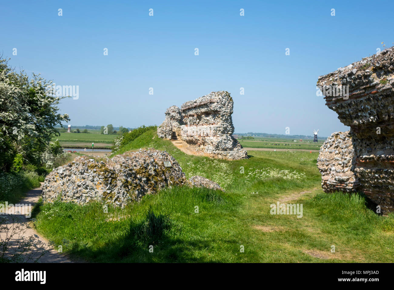 Wall burgh castle roman fort hi-res stock photography and images - Alamy
