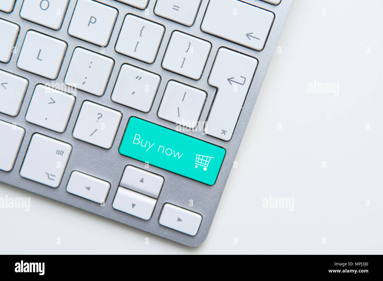 Buy now button on computer keyboard with shopping cart Stock Photo - Alamy