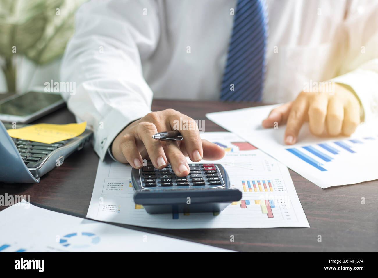 Pushing table hi-res stock photography and images - Alamy