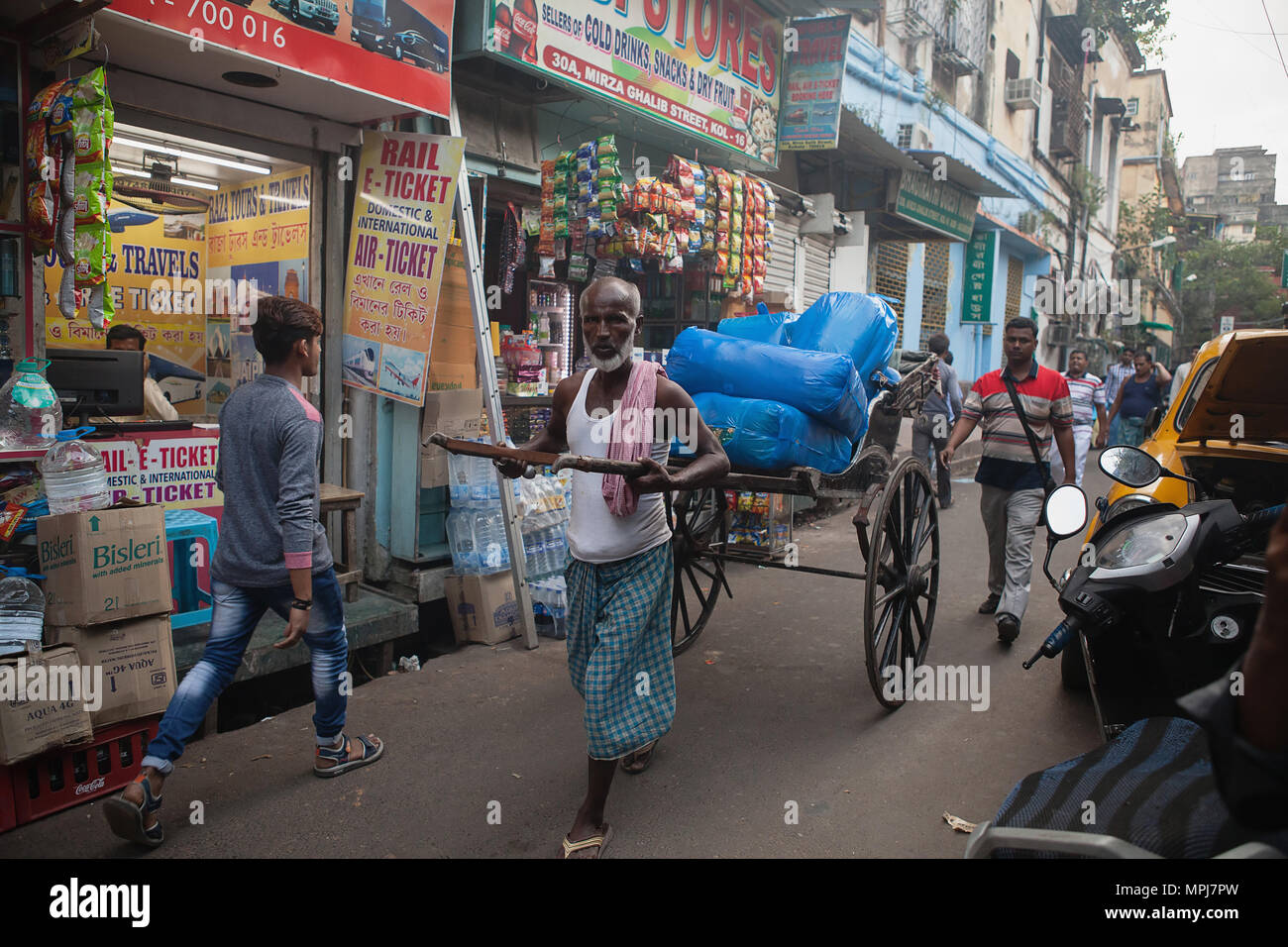 Rickshaw carrying goods hi-res stock photography and images - Alamy