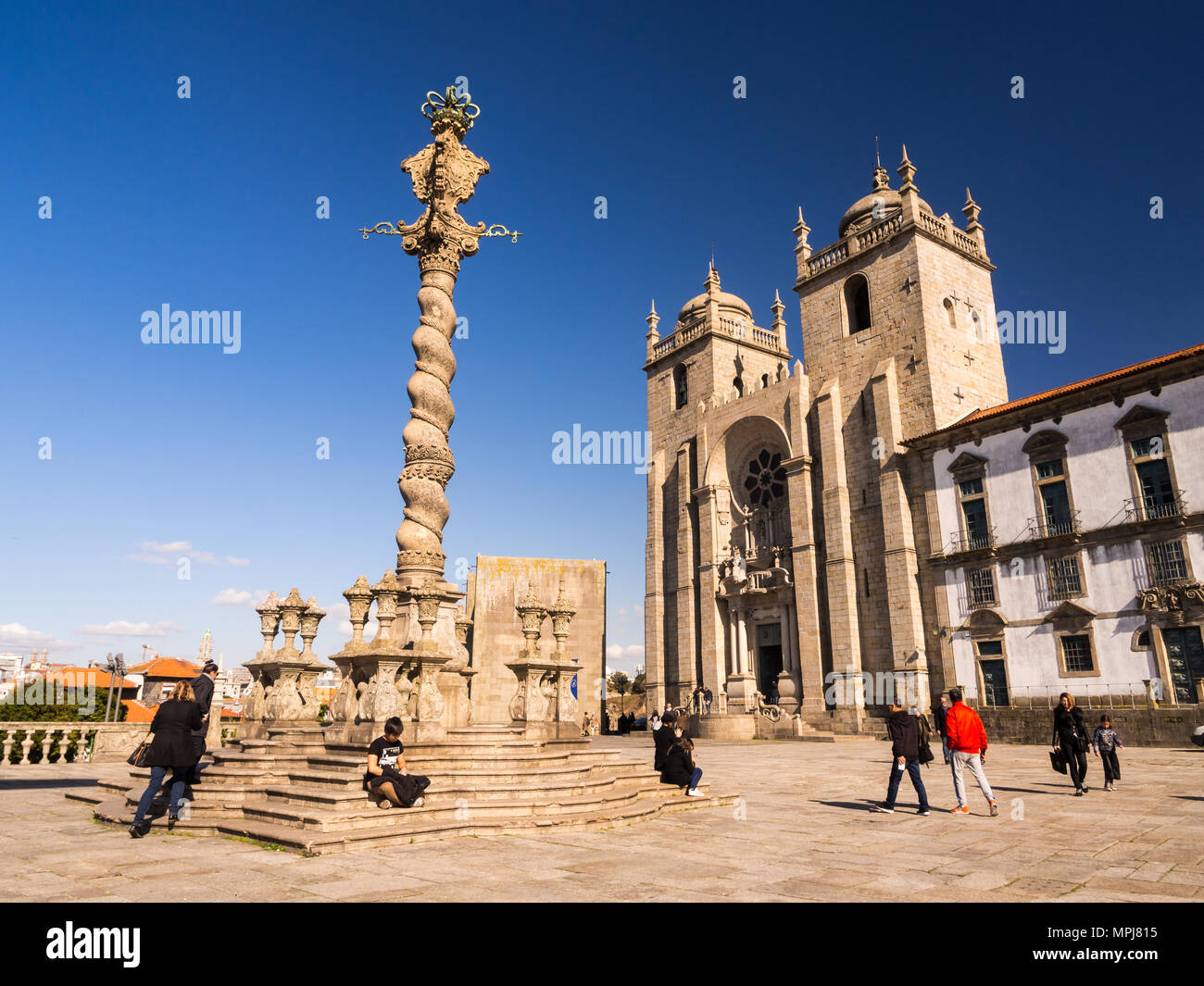 PORTO, PORTUGAL - FEBRUARY 12, 2018: Porto Cathedral (Se do Porto ...