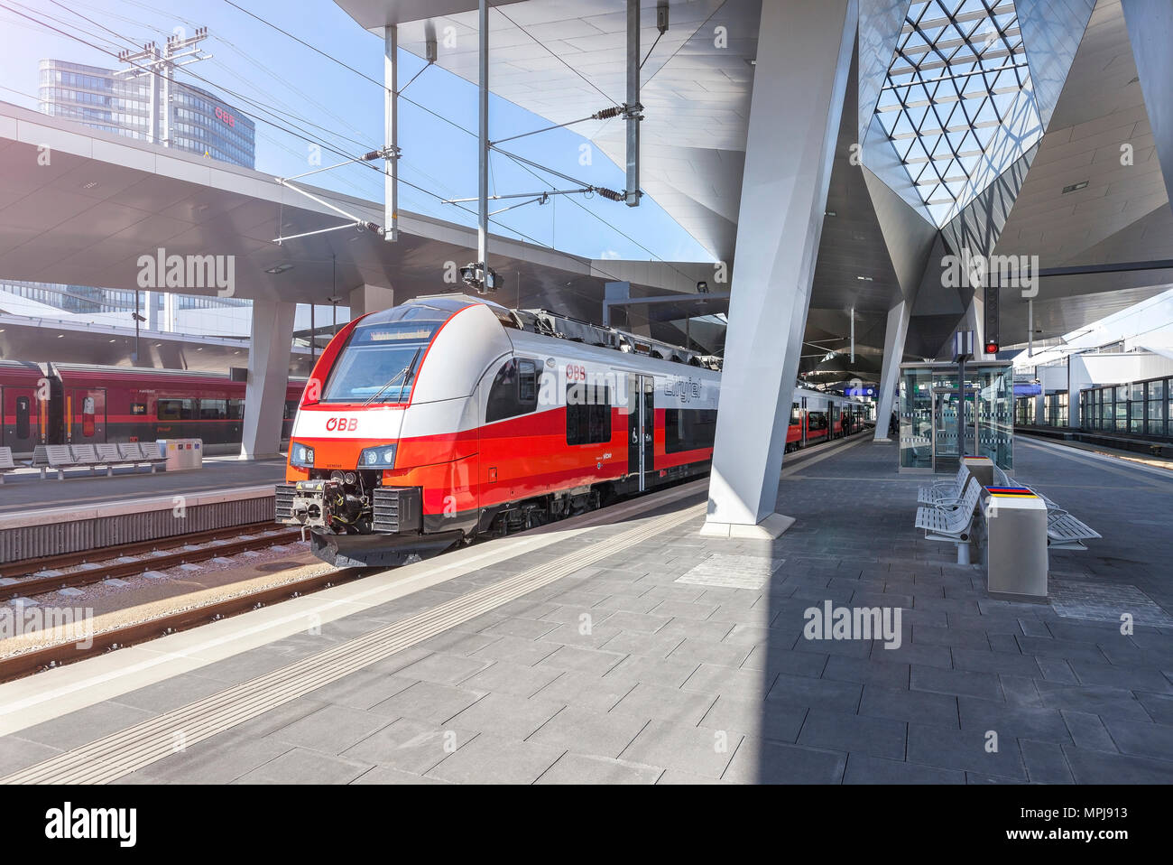 The new Main Railway Station of Vienna with the new OEBB Train Cityjet ...