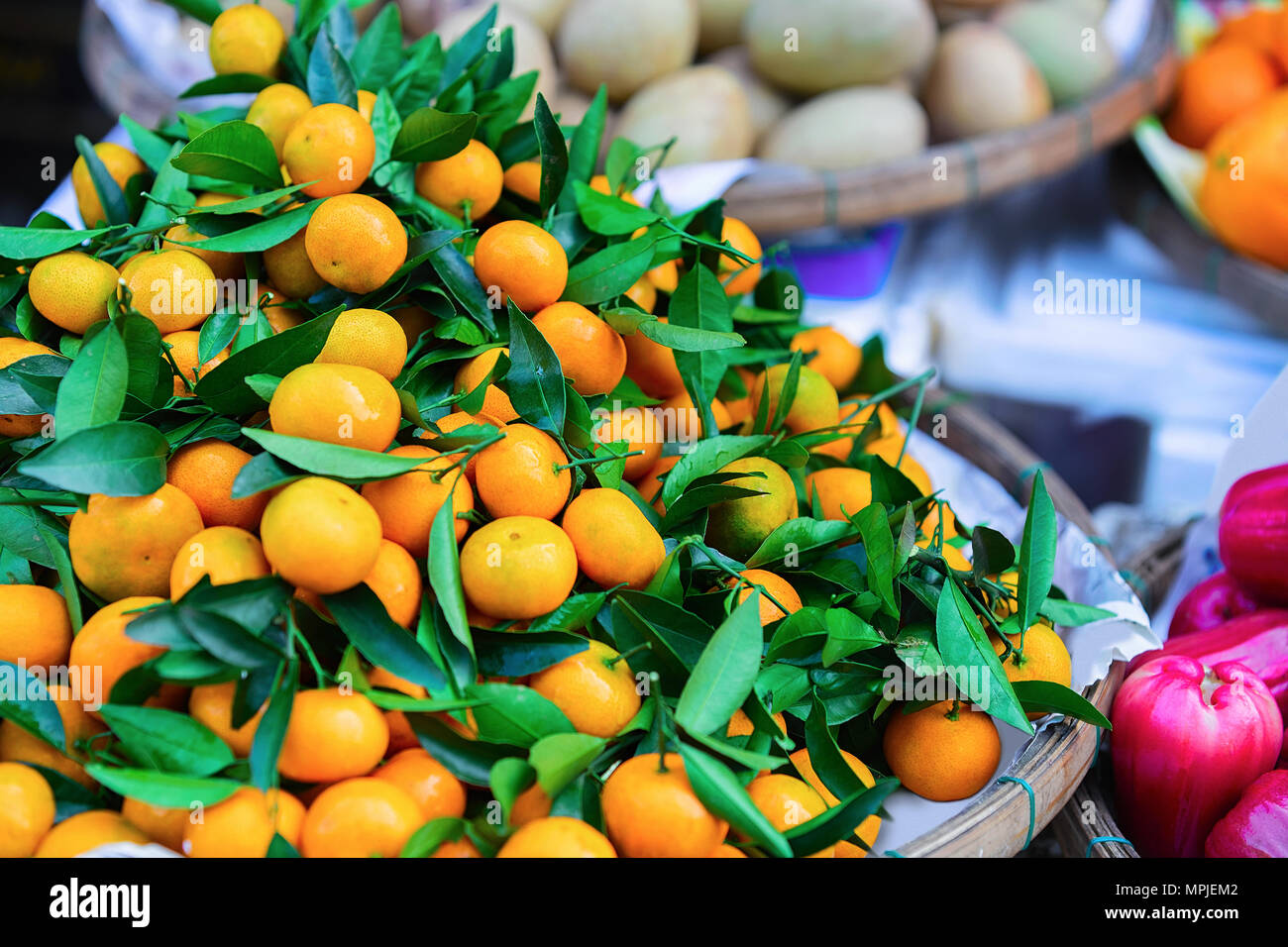 Mandarin Fruit on display in the street market in old city of Hoi An ...