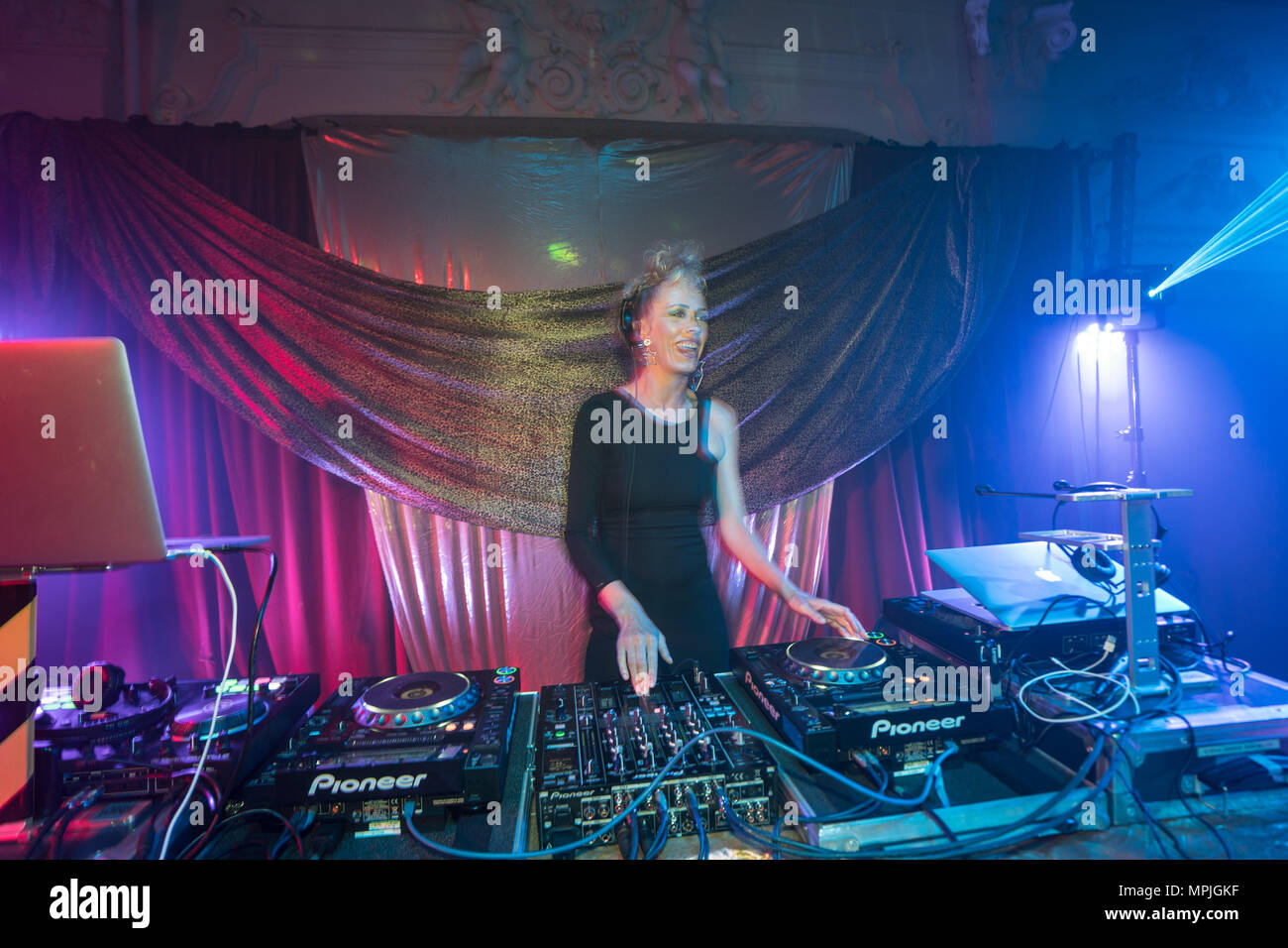 Sarah bush hi-res stock photography and images - Alamy