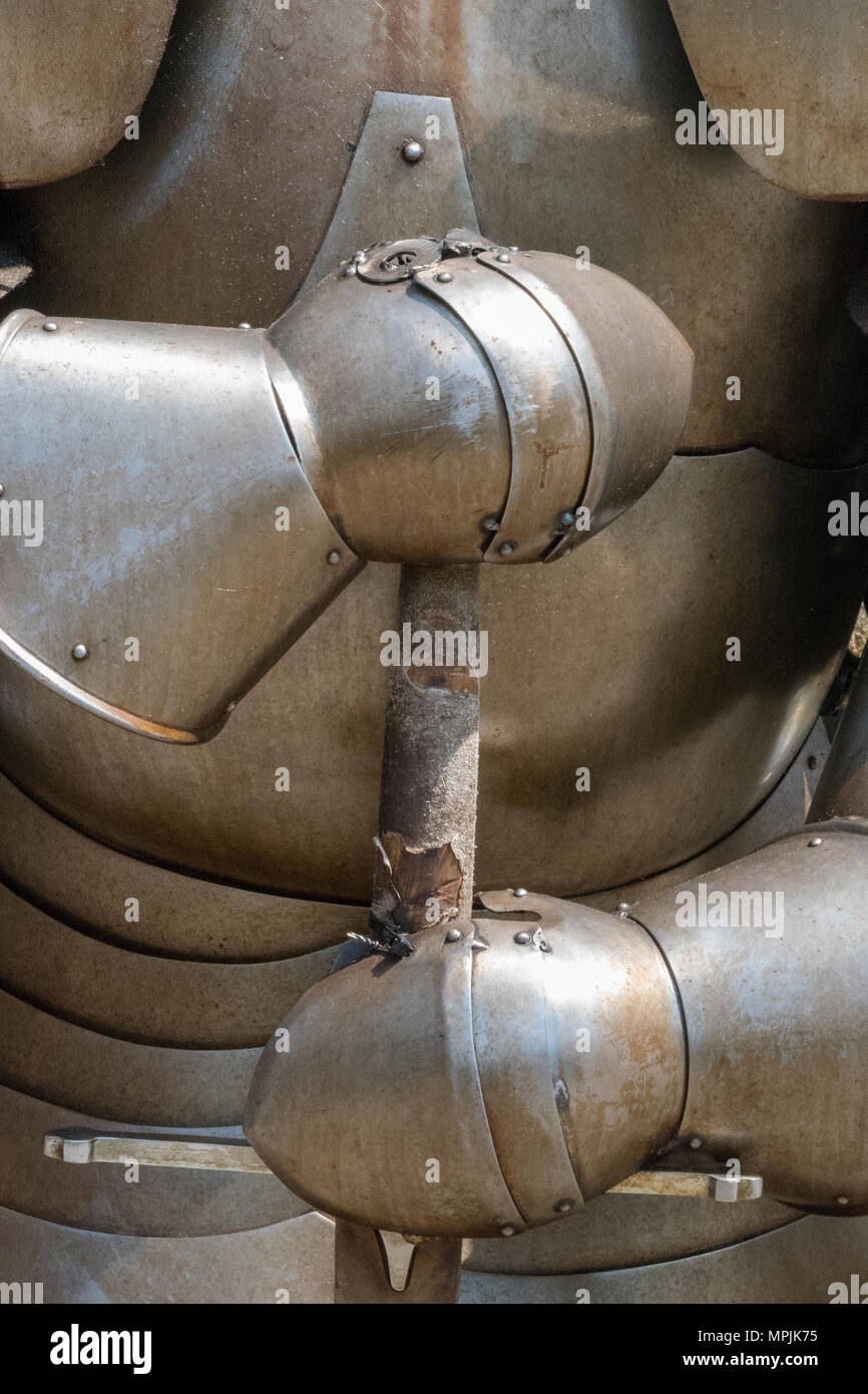 the front of a medieval suit of armour with gloves and gauntlets made ...