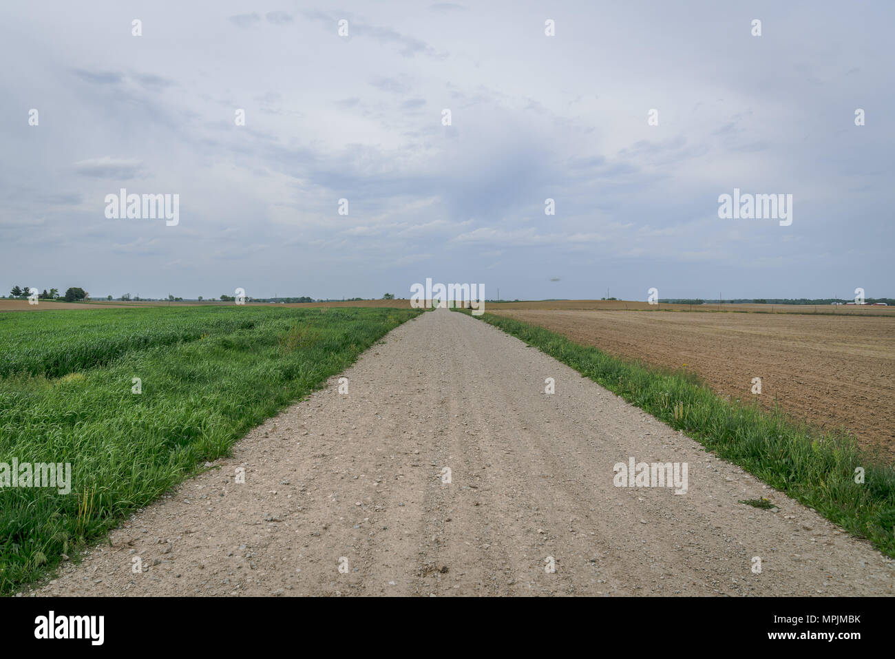 Driving in farm country hi-res stock photography and images - Alamy
