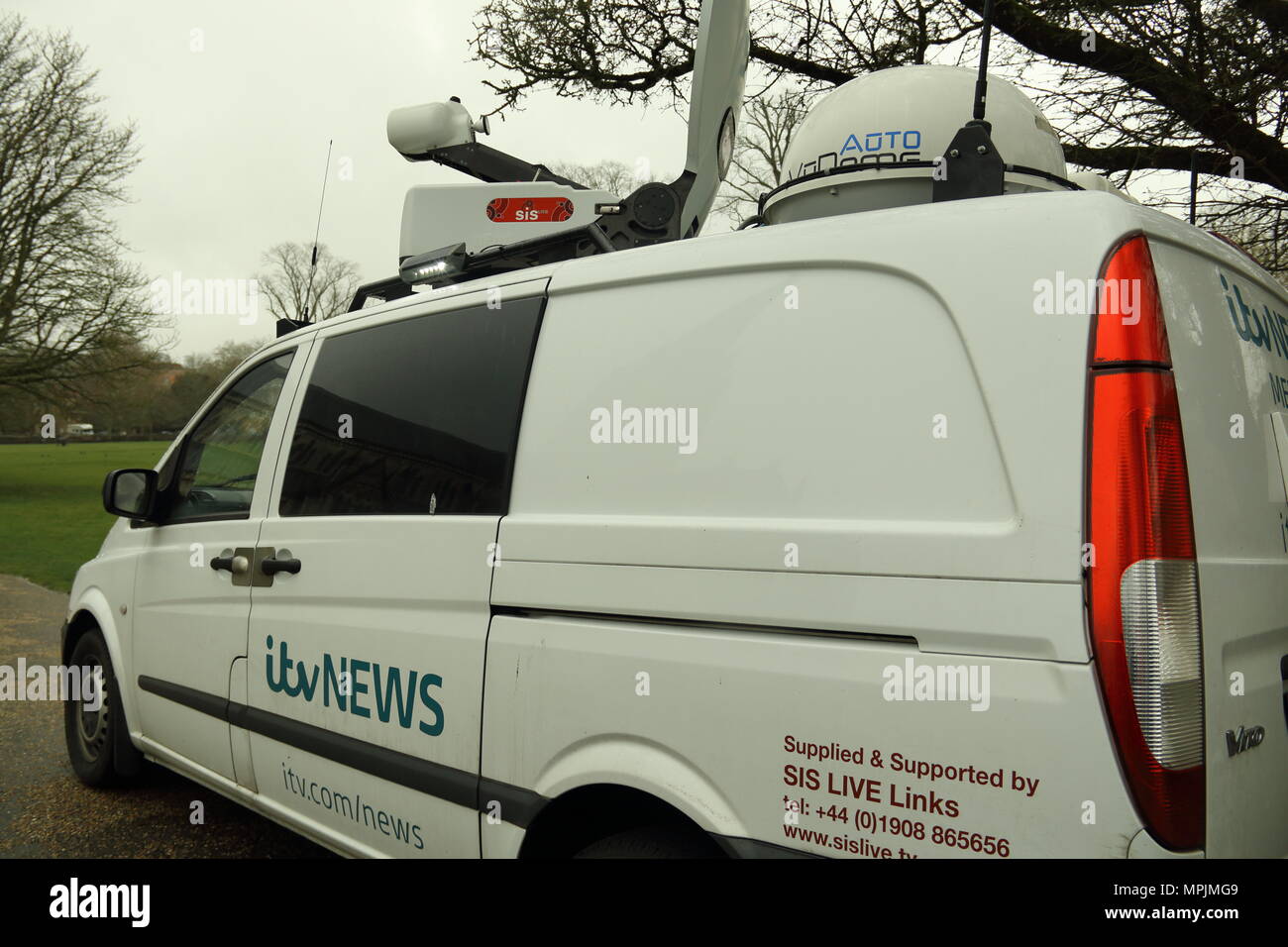 Tv broadcast van hi-res stock photography and images - Alamy