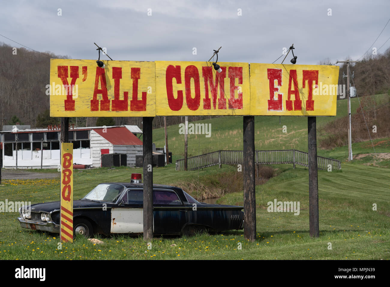 Y'All Come Eat sign by the road in Virginia Stock Photo - Alamy