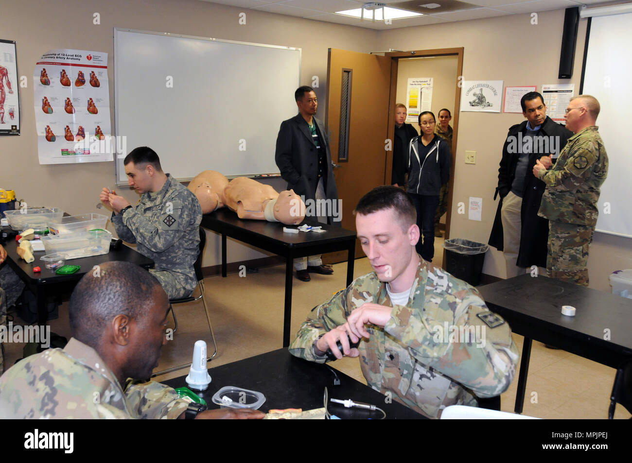 Sgt. 1st Class David Lovett (right), course coordinator at the Army ...