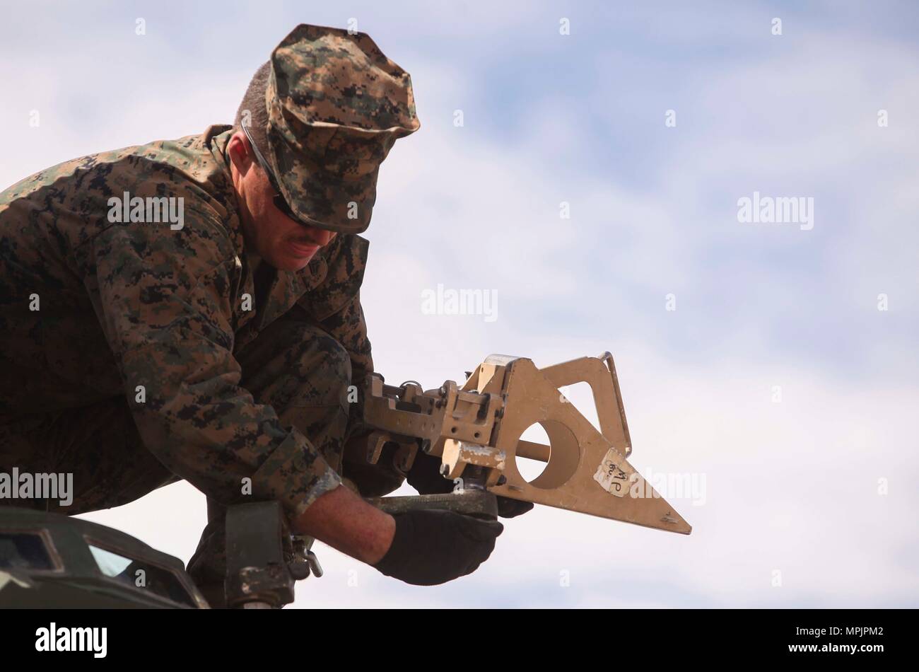 Scissor mount hi-res stock photography and images - Alamy