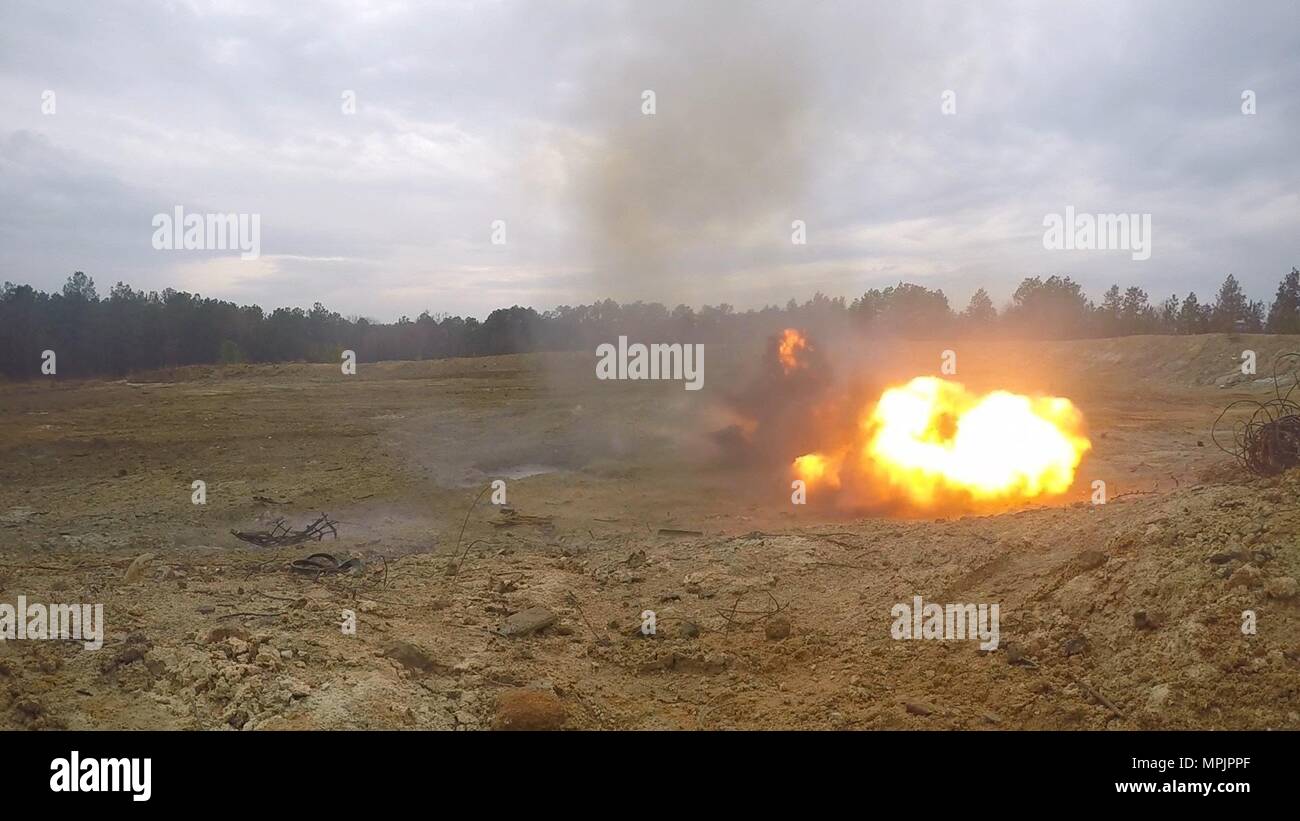 Soldiers assigned to 122 Aviation Support Battalion, 82nd Combat ...