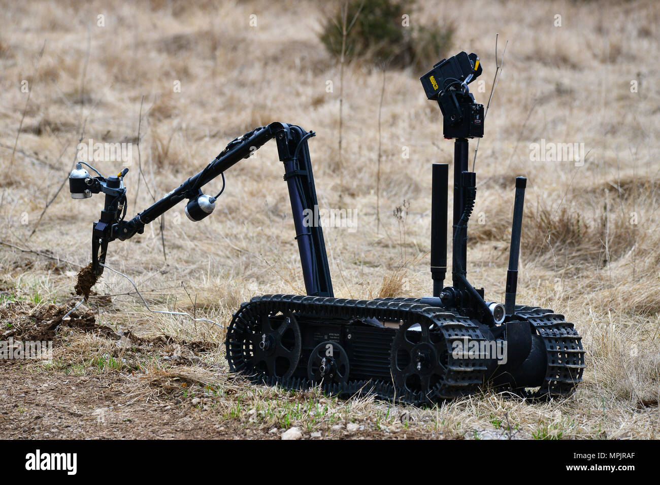 U.S. Army soldiers, assigned to the 702nd Ordnance Company EOD, 16th ...