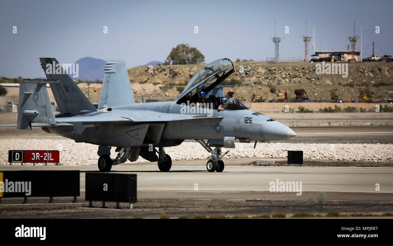 United navy f 18 vfa 122 fighter hi-res stock photography and images ...