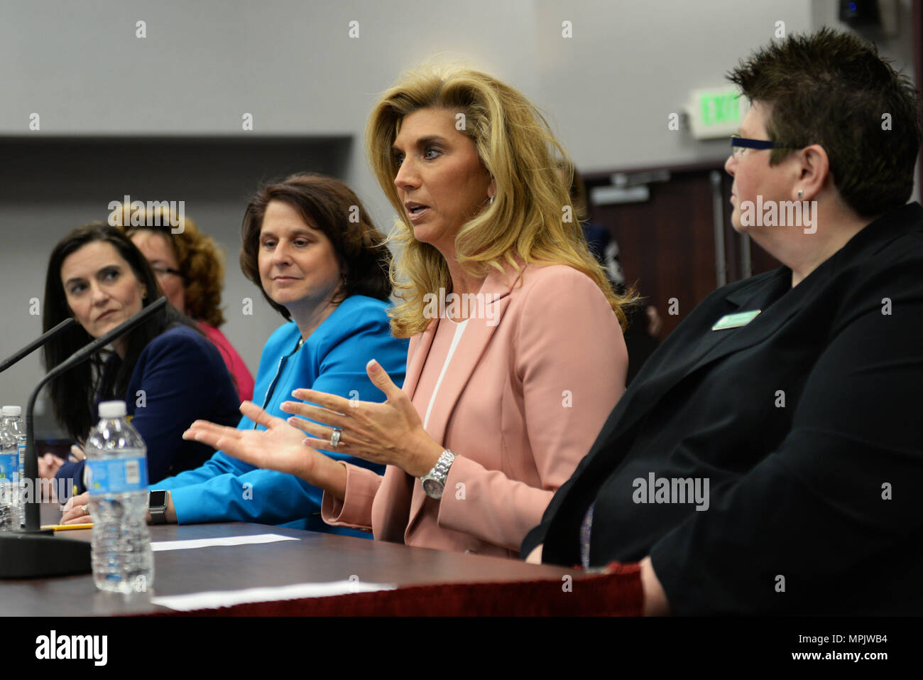 Full time wage hi-res stock photography and images - Alamy