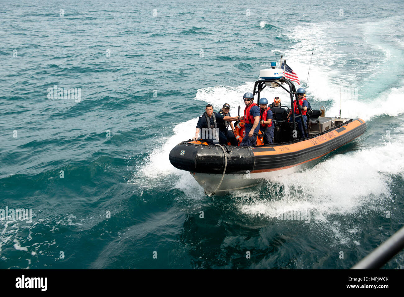 A small boat crew returns from the SEMAR Independencia with Mexican ...