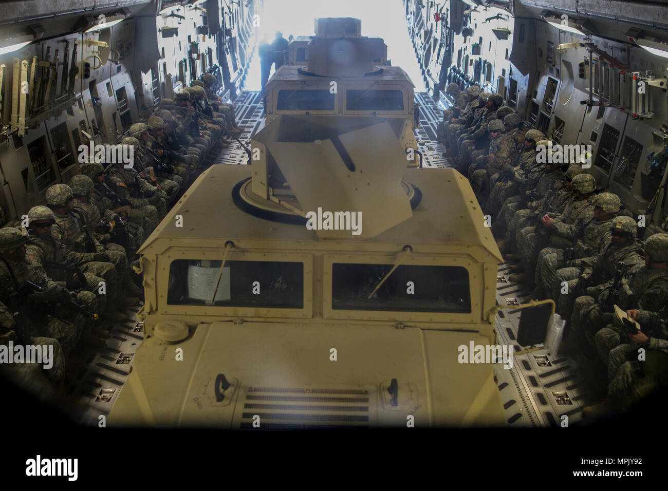 U.S. Army Reserve Soldiers assigned to the 423rd Military Police ...