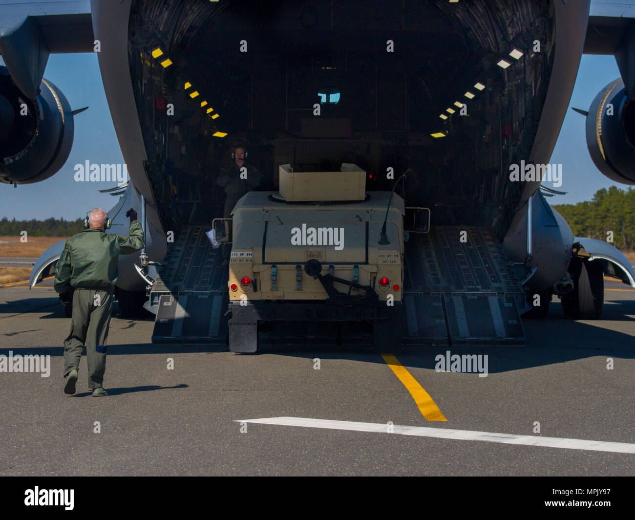 U.S. Army Reserve Soldiers assigned to the 423rd Military Police ...