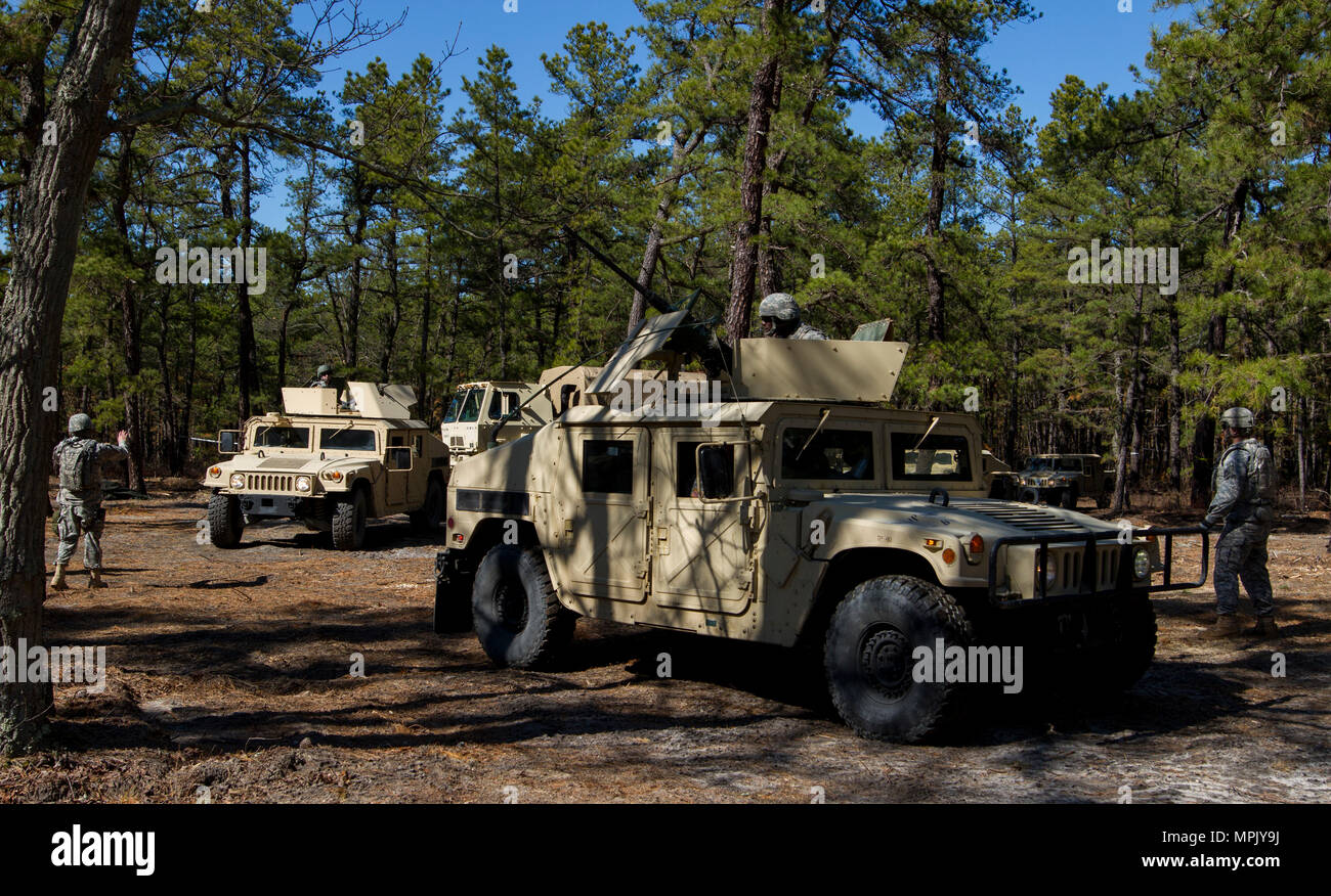 U.S. Army Reserve Soldiers assigned to the 423rd Military Police ...