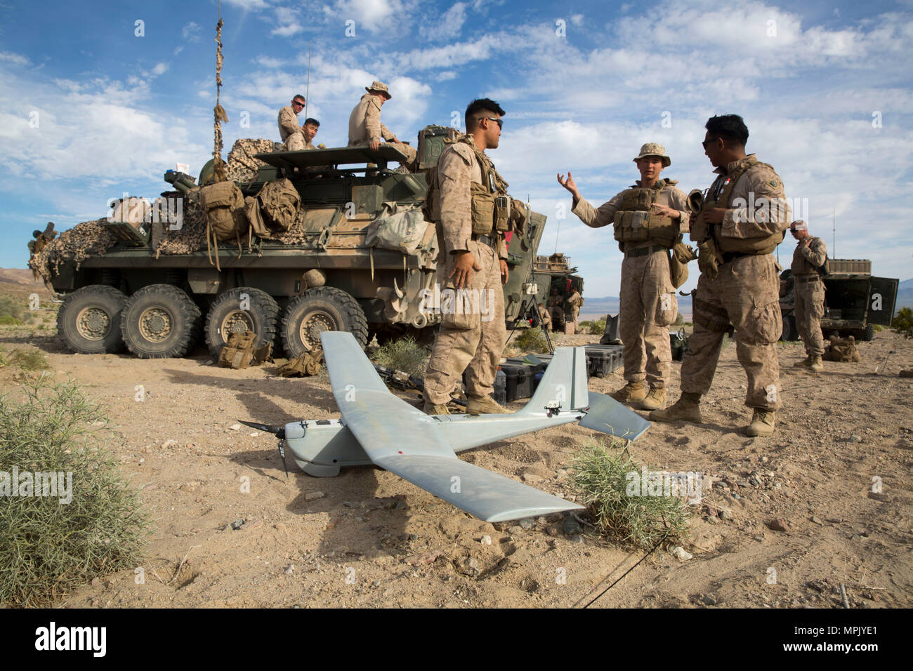 Marines with 3rd Light Armored Reconnaissance Battalion, 1st Marine ...