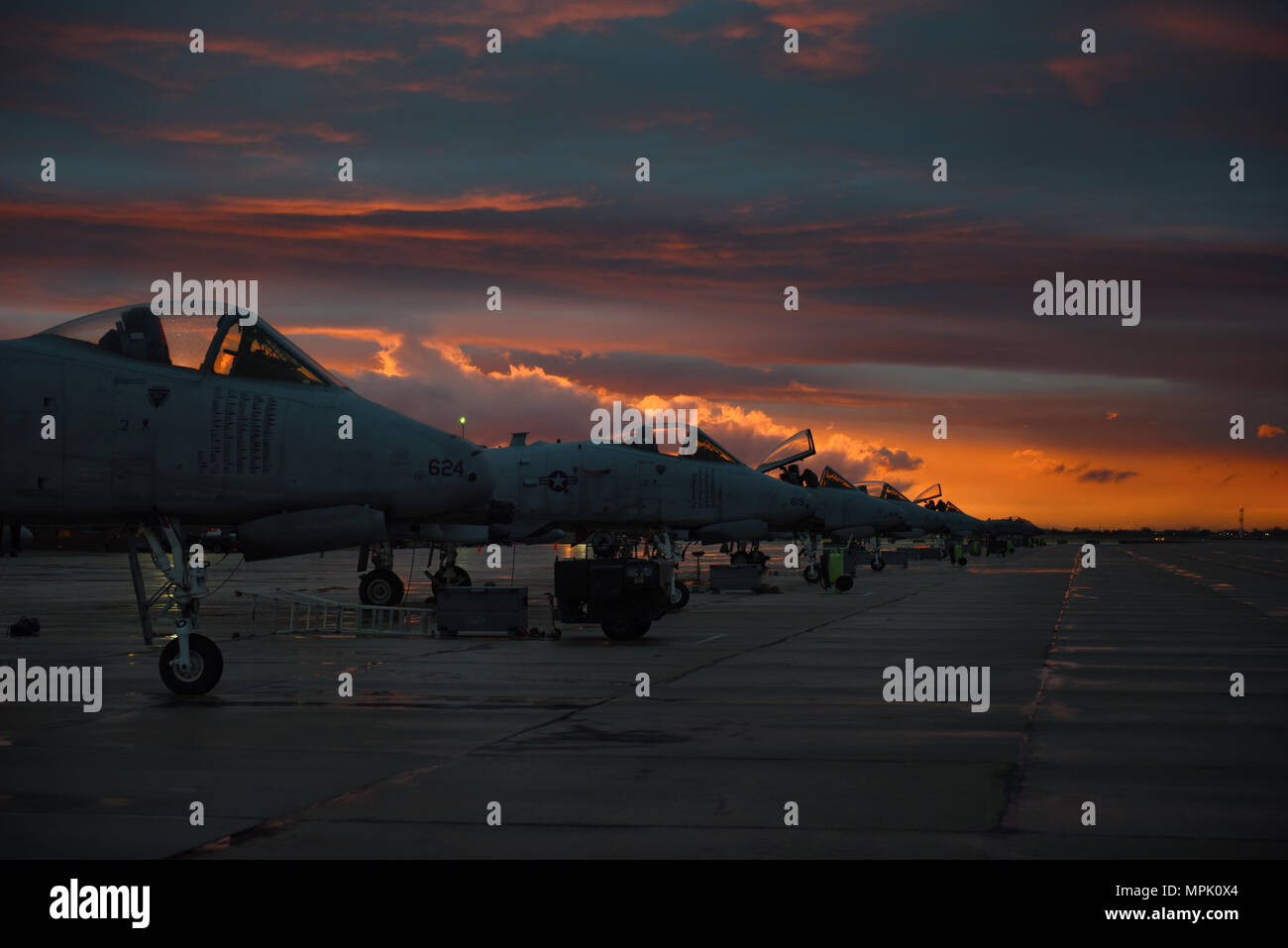 A 10 thunderbolt ii night hi-res stock photography and images - Alamy