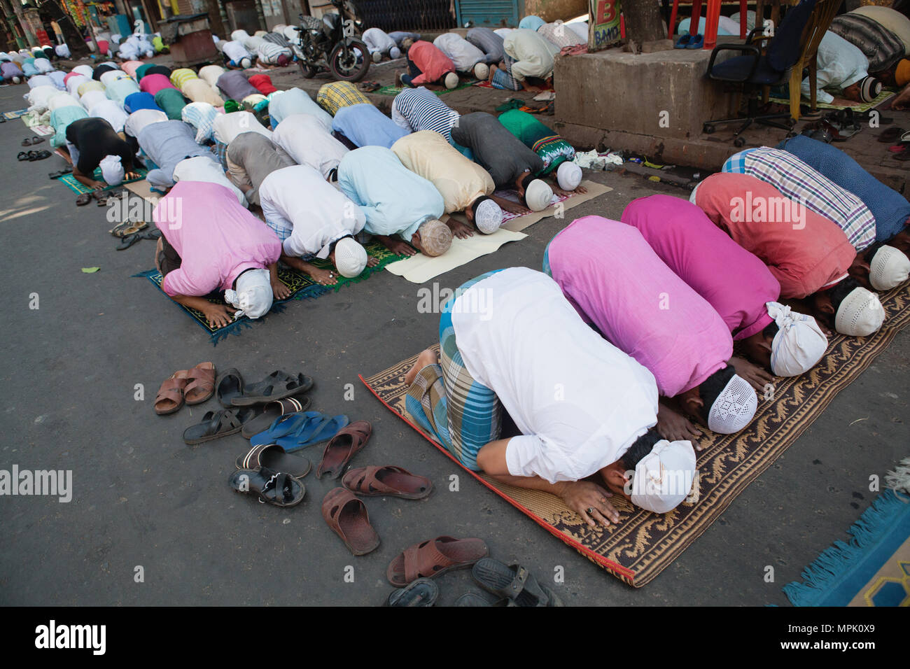 India, West Bengal, Kolkata, Muslim men at prayer on MG Road Stock ...