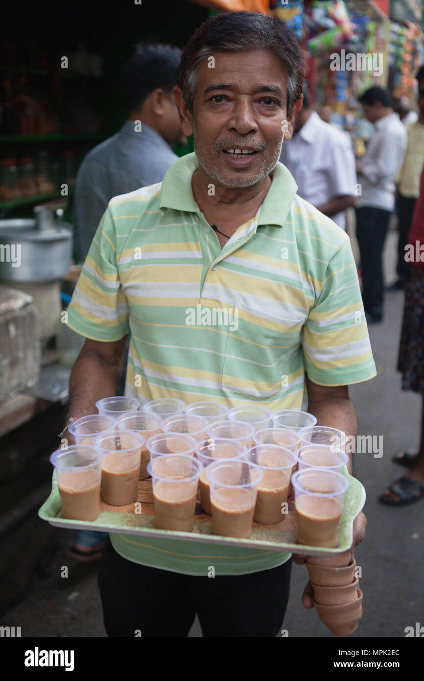 India, West Bengal, Kolkata, Chai vendor with a tray of tea in plastic ...