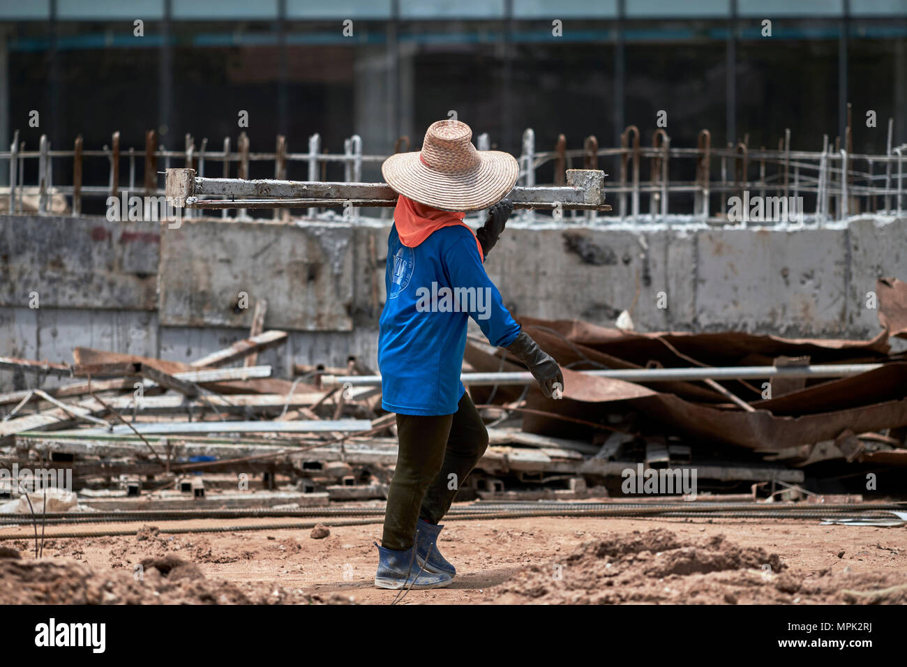Female building construction workers hi-res stock photography and ...