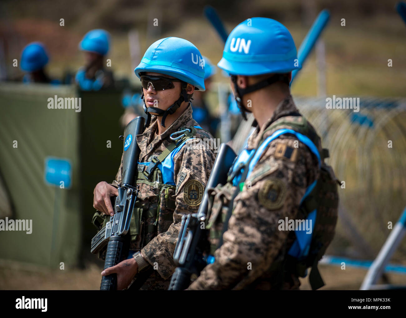 United nations soldiers watch hi-res stock photography and images - Alamy
