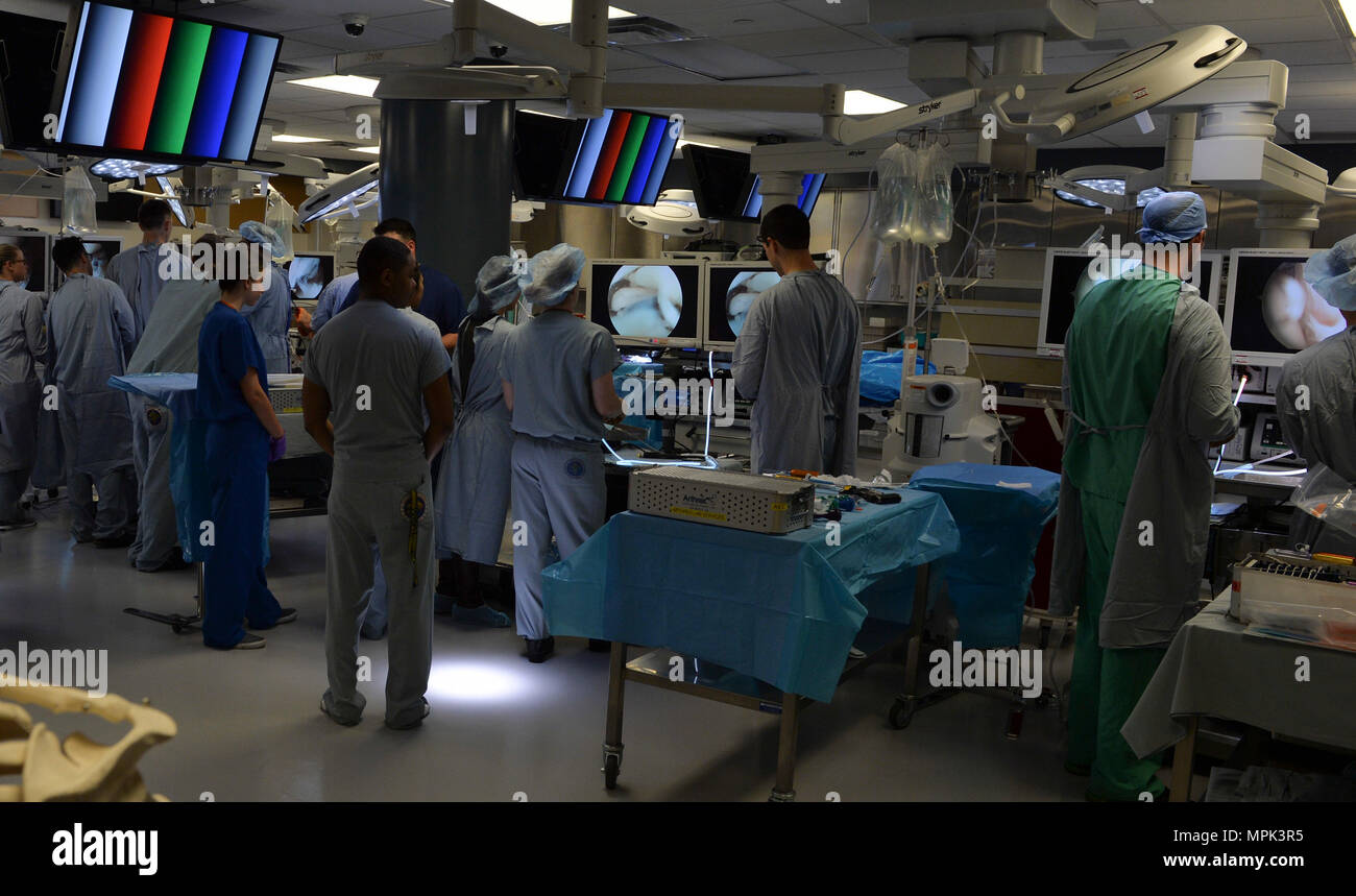 Rotator cuff labral surgery hi-res stock photography and images - Alamy